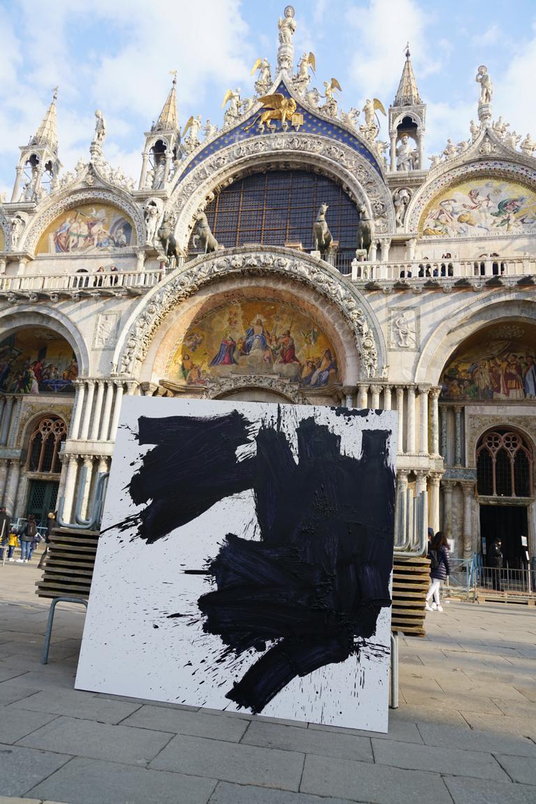 IN THE MIDDLE OF VENICE – Winfried Muthesius